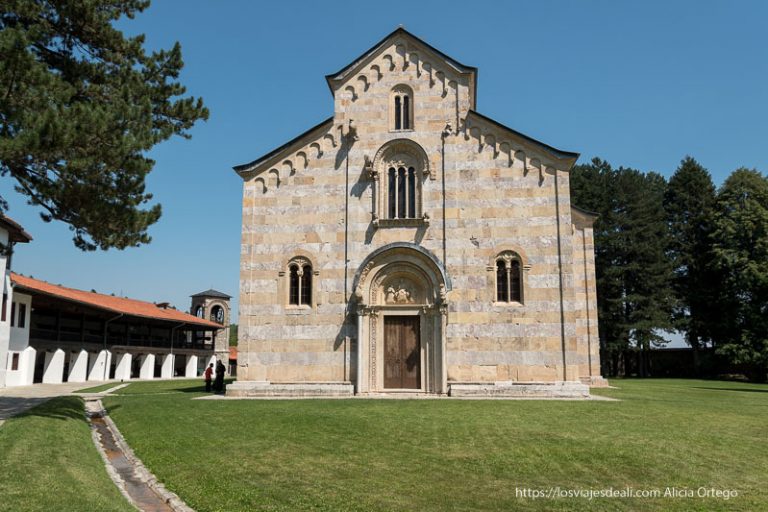 Visita al monasterio de Decani, Patrimonio de la Humanidad en Kosovo